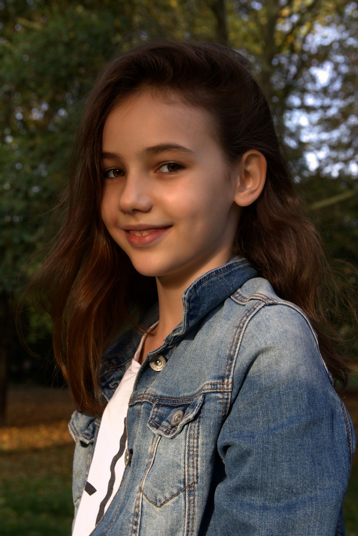 Elle Whitfield's Instagram, Twitter & Facebook on IDCrawl