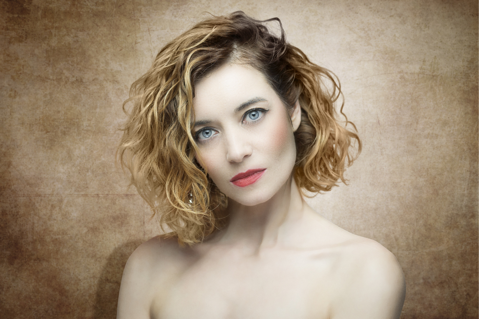 junge Frau im FineArt Portrait Foto & Bild | portrait, portrait frauen, studio Bilder auf ...