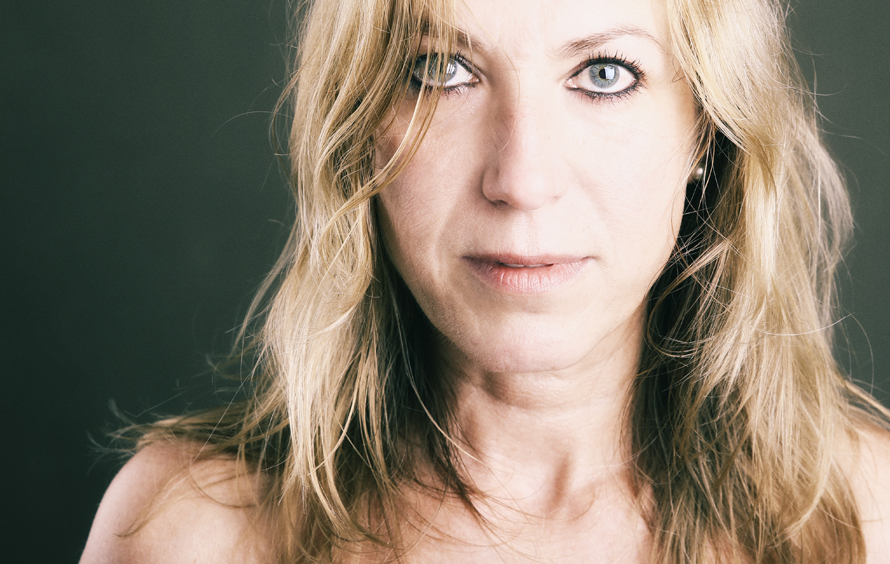 Just a moment, please.... Foto & Bild | studio, woman, portrait Bilder ...