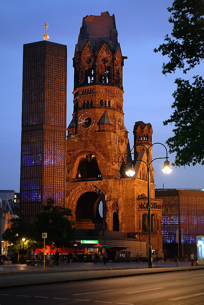 Kaiser-Wilhelm-Gedächtnis-Kirche Berlin Foto & Bild | deutschland ...