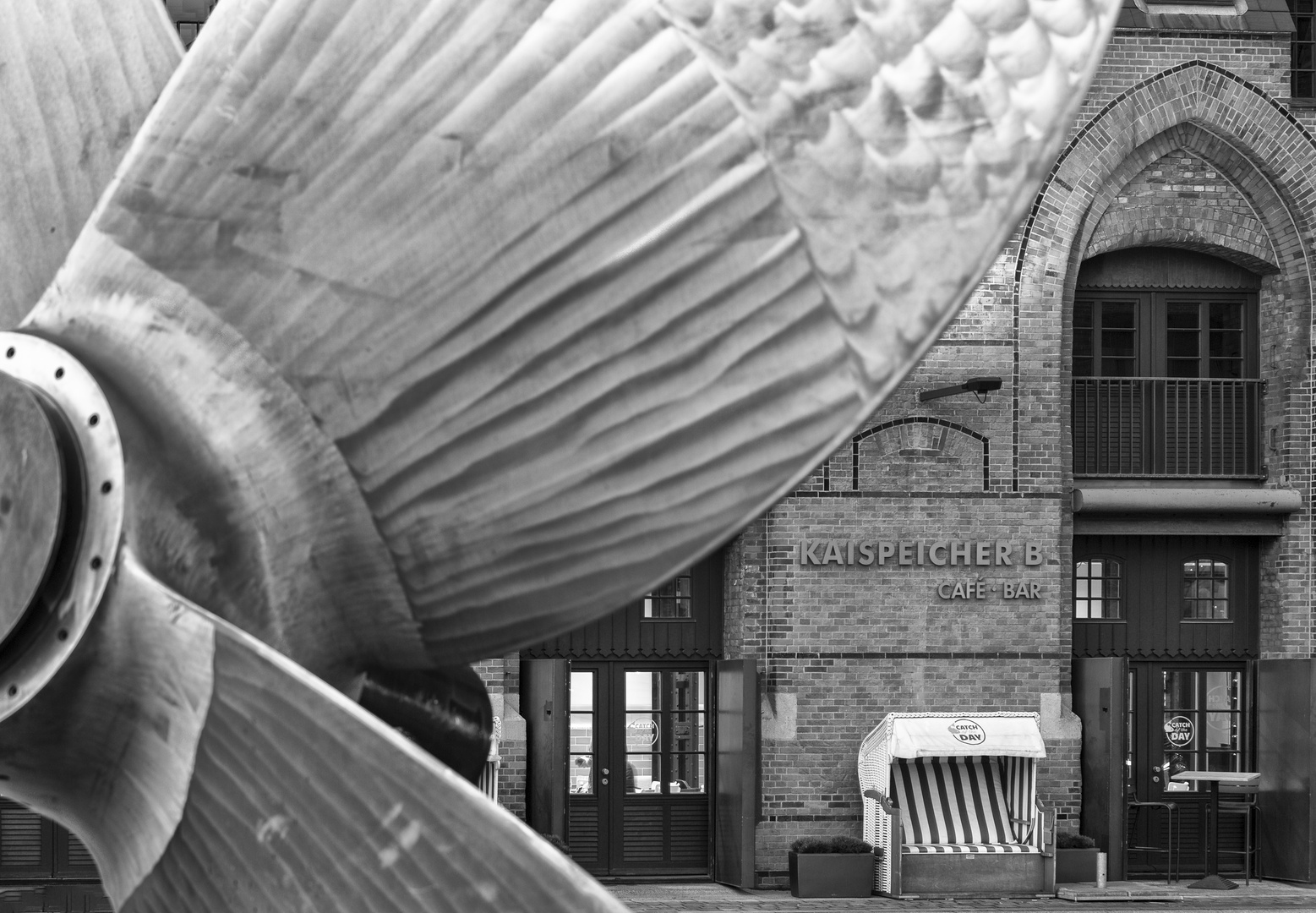 Kaispeicher B ... Foto & Bild | monochrom, bearbeitungs - techniken, licht Bilder auf fotocommunity