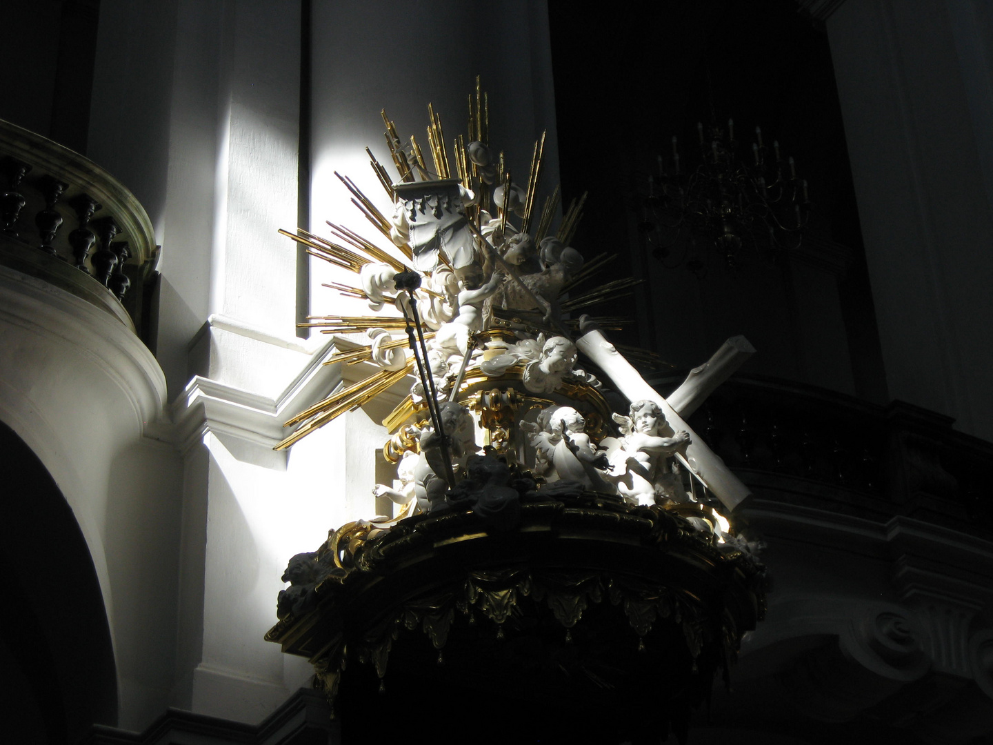 Kanzel in der Kathedrale der Hofkirche Dresden Foto & Bild | architektur, sakralbauten ...