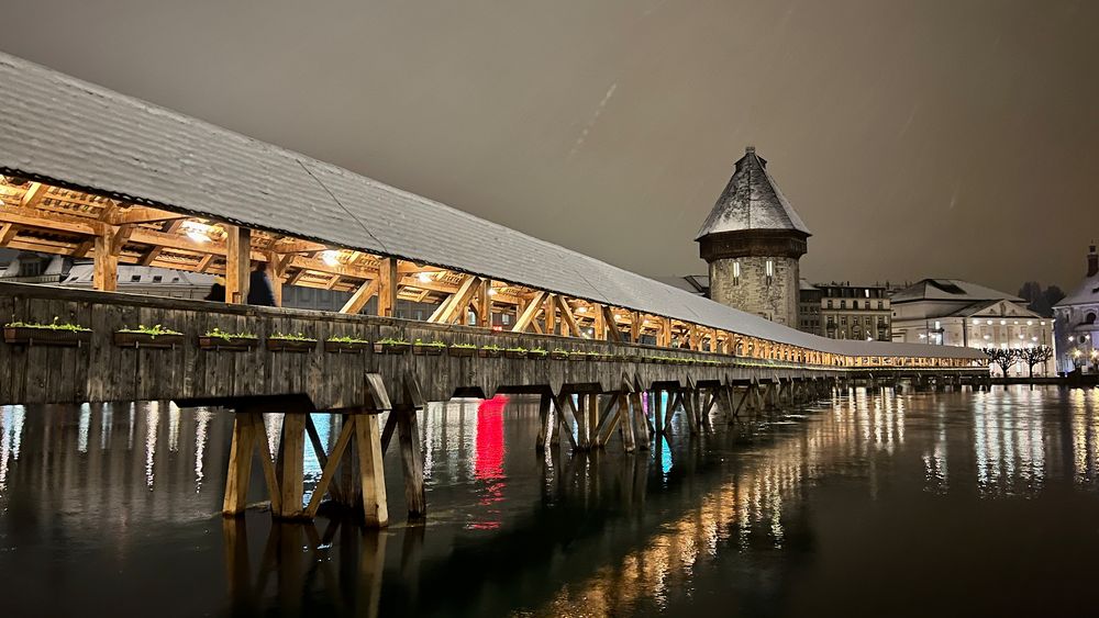 Kapellbrücke Foto & Bild | architektur, architektur bei nacht, nacht ...