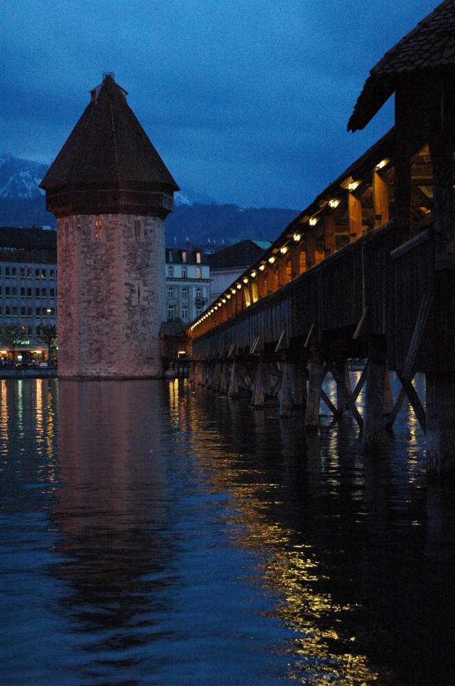 Kapellbrücke Luzern Foto & Bild | architektur, straßen & brücken ...