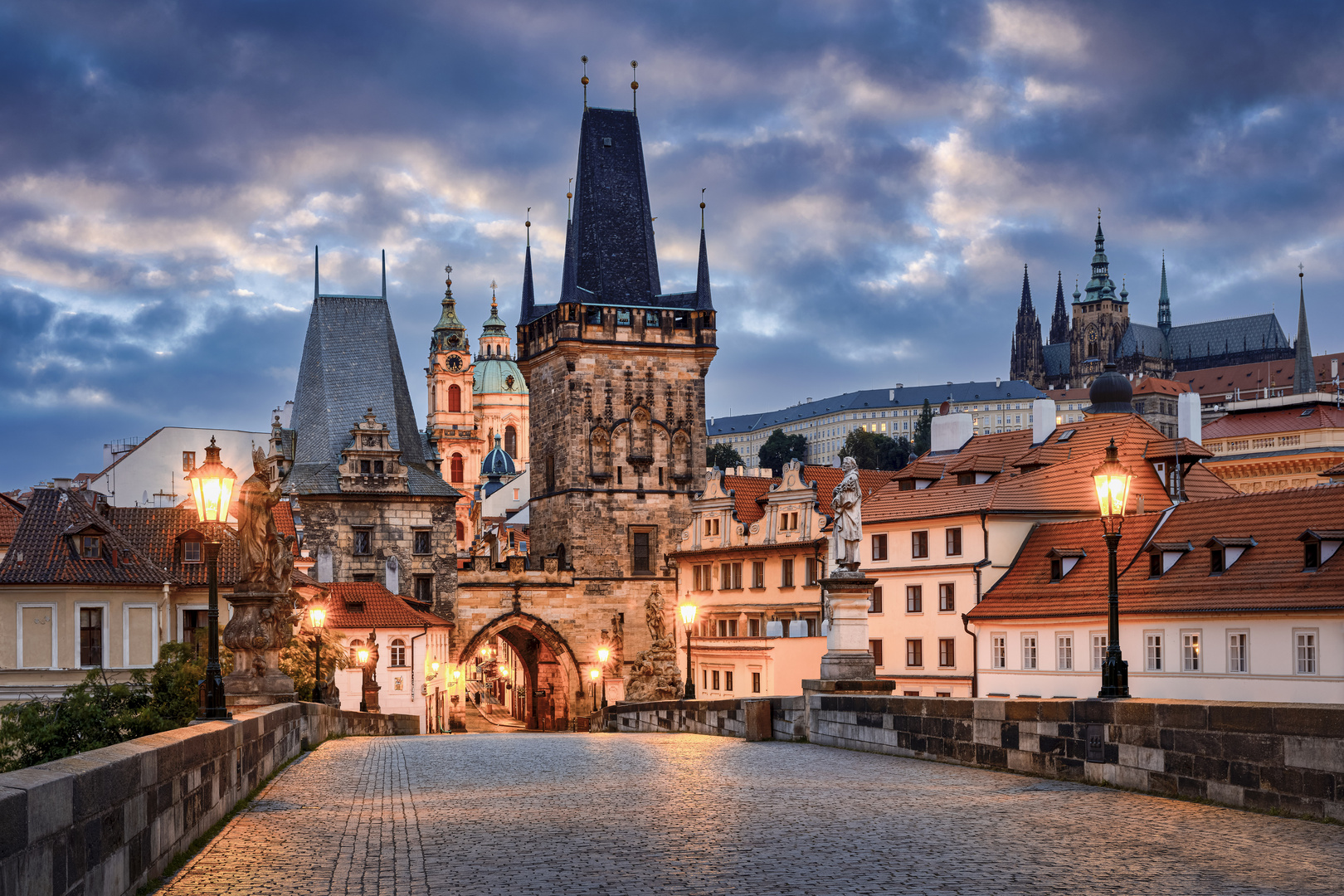 Karlsbrücke in Prag Foto & Bild | sonnenaufgang, kirche, religion ...
