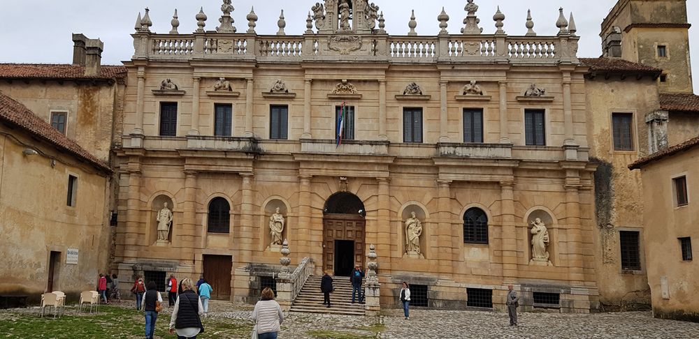 Kartause von Padula Hauptgebäude Foto & Bild | architektur, europe ...