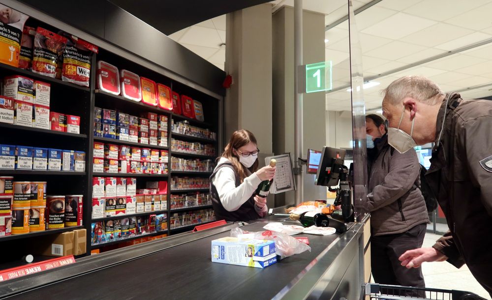 Kasse 1 Foto & Bild | architektur, erwachsene menschen, innenaufnahmen ...