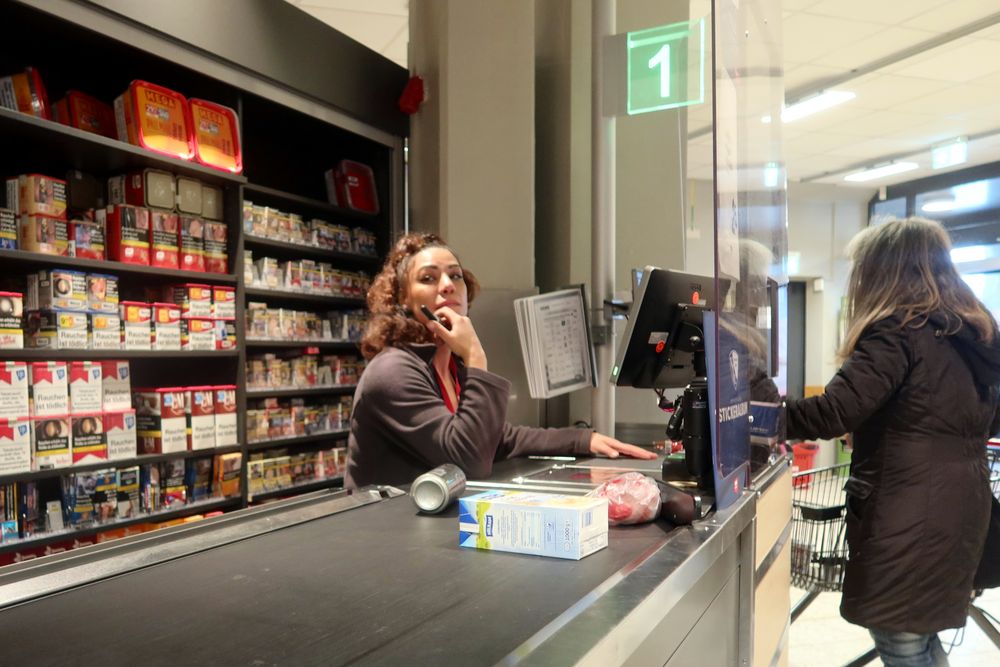 Kasse 1 Foto & Bild | architektur, erwachsene menschen, innenaufnahmen ...