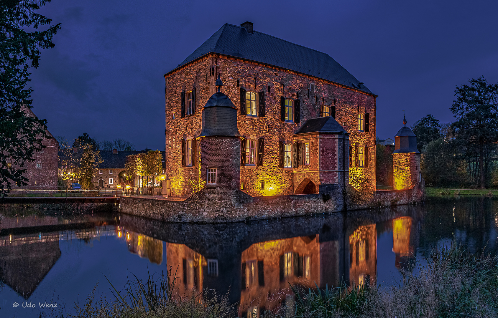 Kasteel Erenstein Foto & Bild | wasser, nacht, licht Bilder auf ...