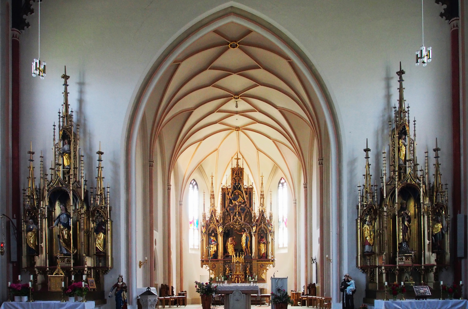 Katholische Pfarrkirche St. Johannes in Wallersdorf Foto & Bild | architektur, sakralbauten ...