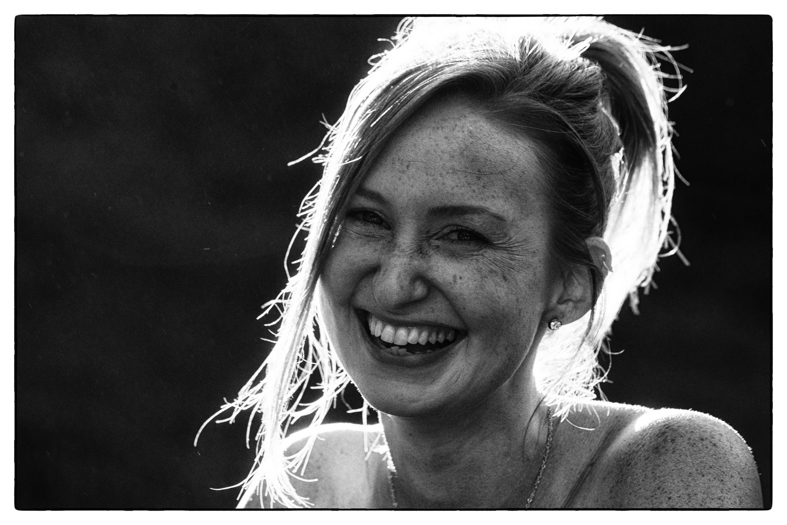 keep smiling Foto & Bild | portrait, streetfotografie mit menschen, portrait frauen Bilder auf ...