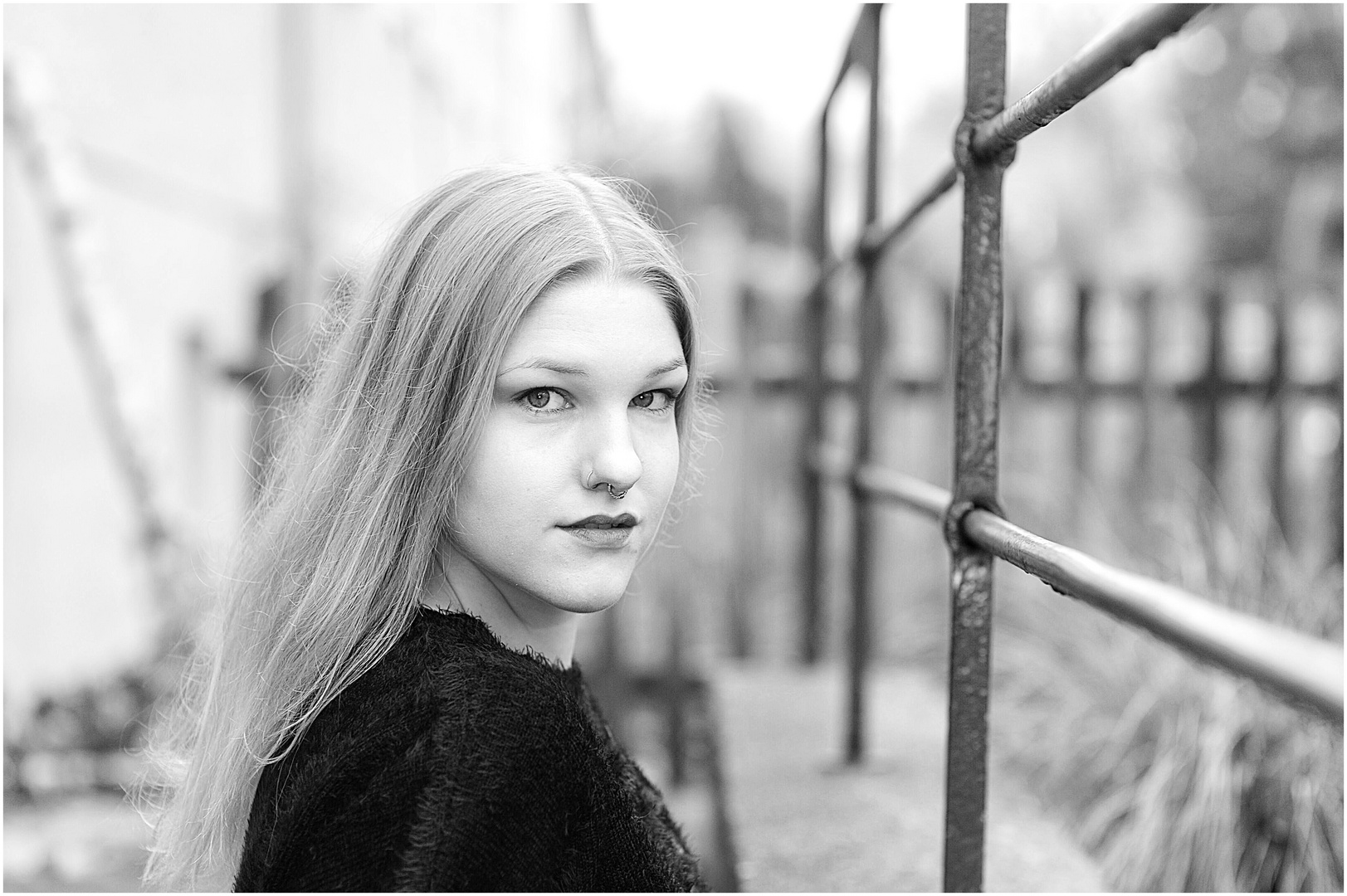 Kellergeländer Foto & Bild | portrait, streetfotografie mit menschen, portrait frauen Bilder auf ...