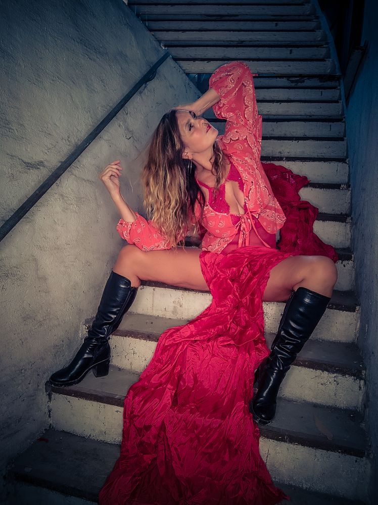 Kellertreppe 2 Foto & Bild | fashion, outdoor, frauen Bilder auf fotocommunity