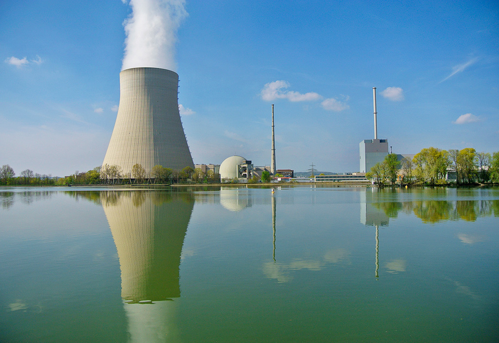 Kernkraftwerk Isar Block 1 und Block 2 Foto & Bild | industrie und ...