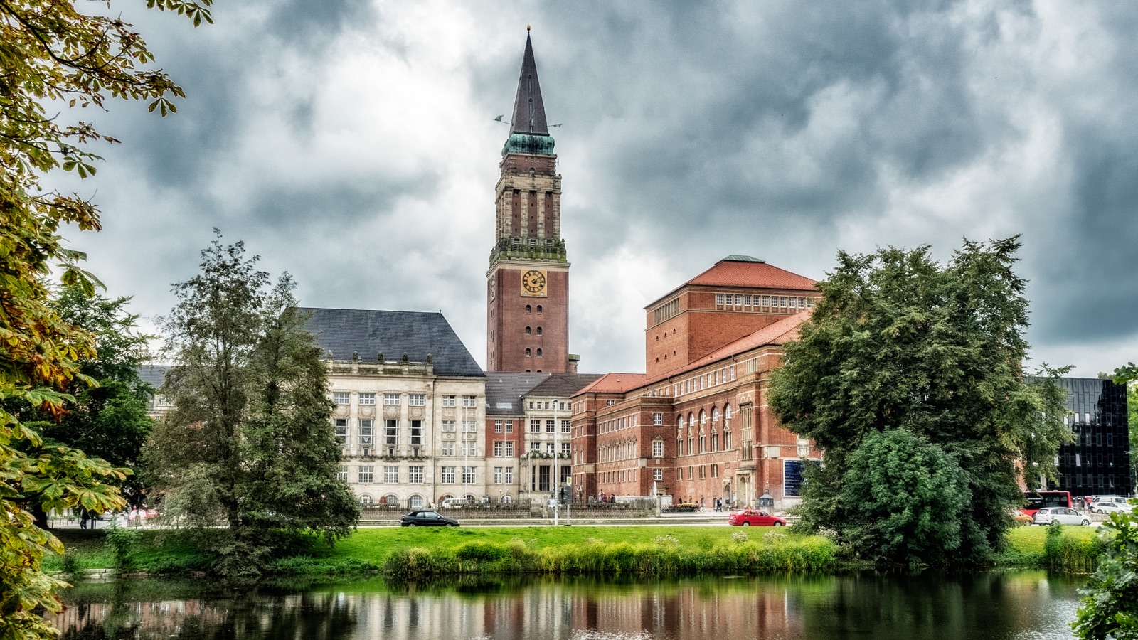 Kieler Rathaus Foto & Bild | kiel in high contras, wolken, hdr Bilder ...