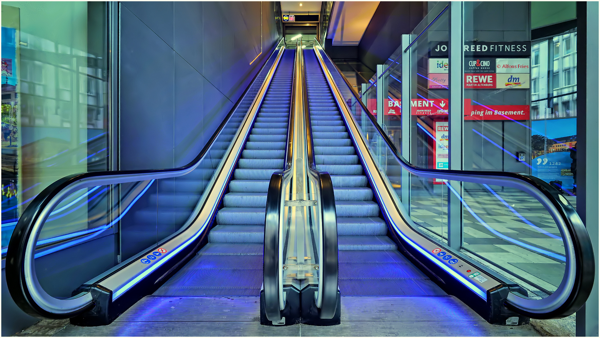 Kiels längste Rolltreppe Foto & Bild | city, street, outdoor Bilder auf ...