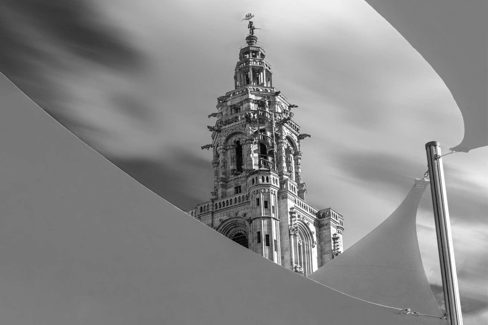 Kiliansturm im Durchblick Foto & Bild | architektur, deutschland, europe Bilder auf fotocommunity