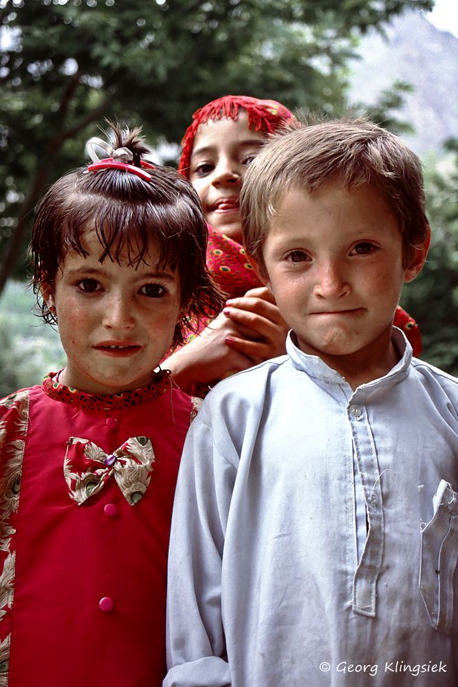 Kinder der Welt: Begegnung auf dem Karakorum Highway (Pakistan) 1 Foto ...