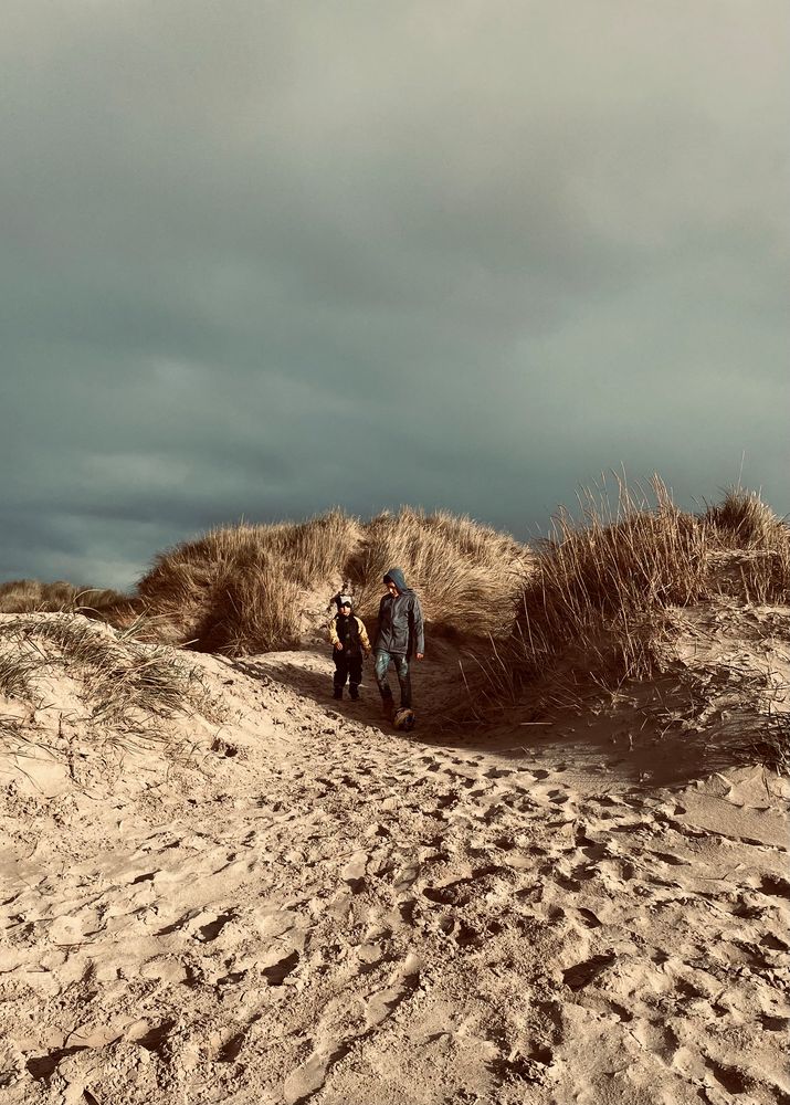 Kinder in den Dünen Foto & Bild | oktober, sonne, sand Bilder auf ...