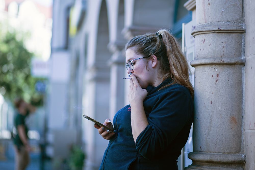 Kippe und Handy Foto & Bild | deutschland, europe, thüringen Bilder auf ...