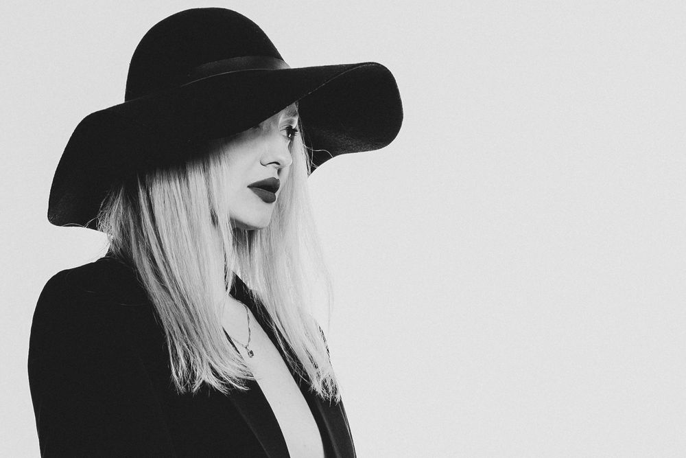 Kira mit Hut Foto & Bild | erwachsene menschen, portrait, fotokunst ...