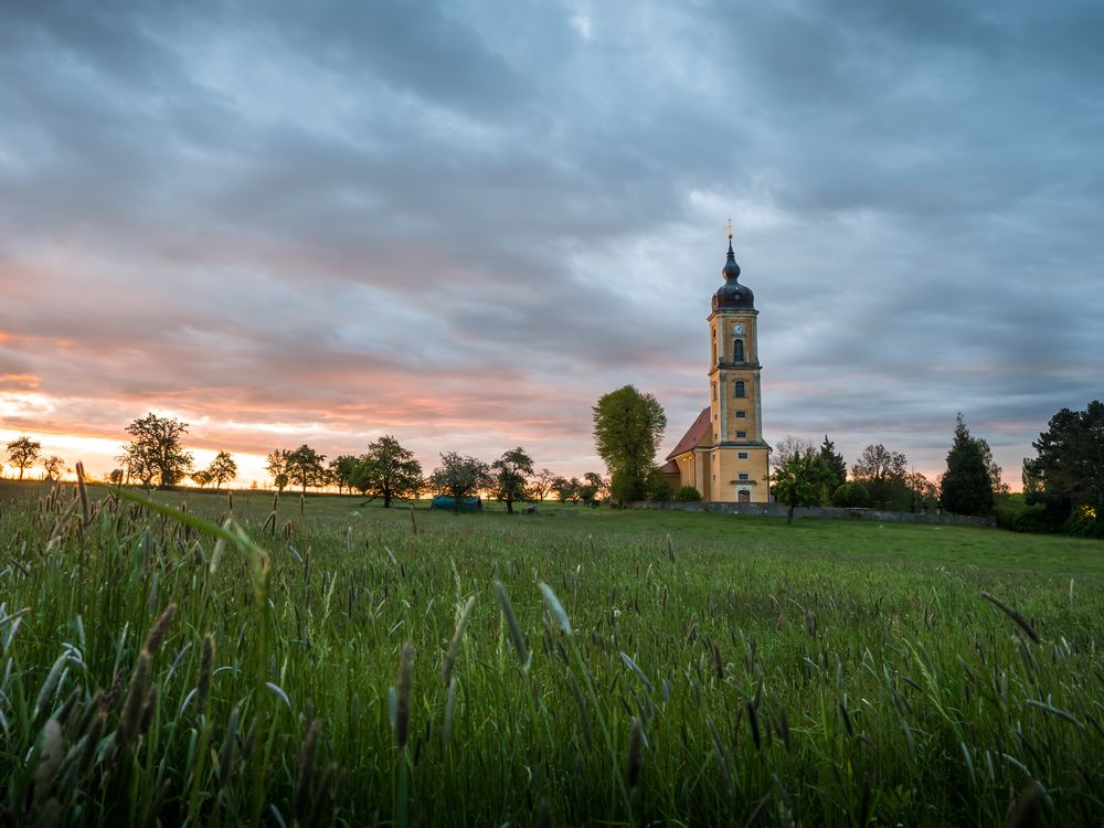 Kirche Sora bei Sonnenaufgang Foto & Bild | architektur, sakralbauten ...
