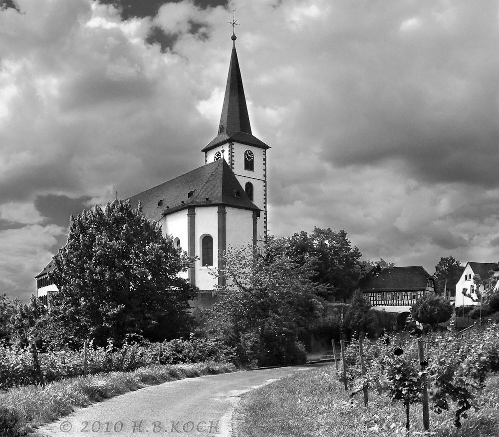 Kirche St. Peter und Paul in Hochheim am Main Foto & Bild | monochrom ...
