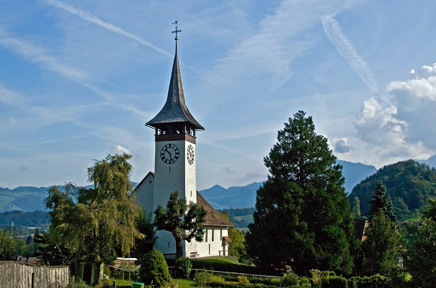 Kirche Wimmis im Gegenlicht Foto & Bild | reportage dokumentation ...