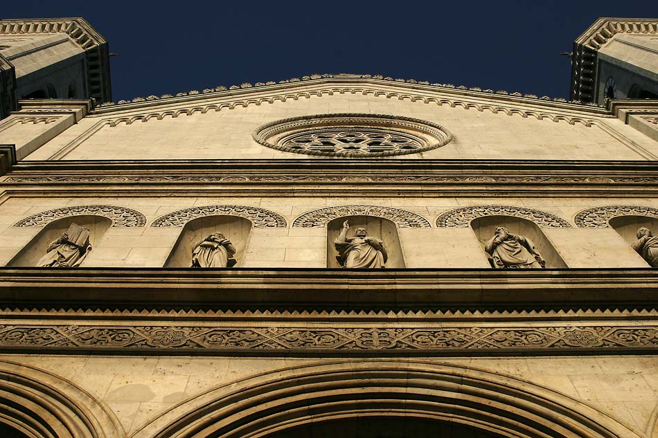 Kirchenfassade Foto & Bild | architektur, fassaden, architektonische ...