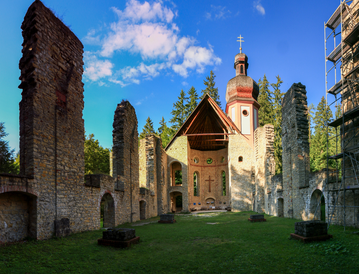 Kirchenruine Maria Hilf Foto & Bild | architektur, sakralbauten, sakralbauruinen Bilder auf ...