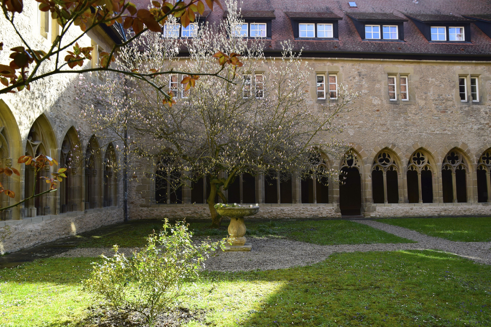 Kirchhof Foto & Bild | architektur, sakralbauten, klöster Bilder auf ...