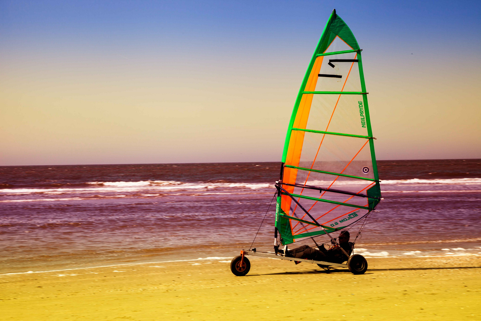 Kiten am Strand Foto & Bild | sport, segel- surf- & bootssportarten ...