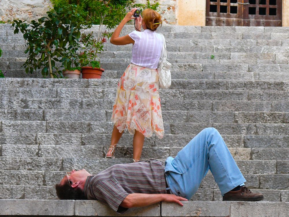 Kleine Rückenpause Foto & Bild | streetfotografie mit menschen, kommunikation; grafik; szenen ...