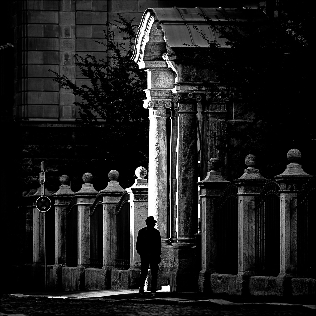 Kleine Steinstraße Foto & Bild | experimente, streetfotografie mit menschen, schatten Bilder auf ...