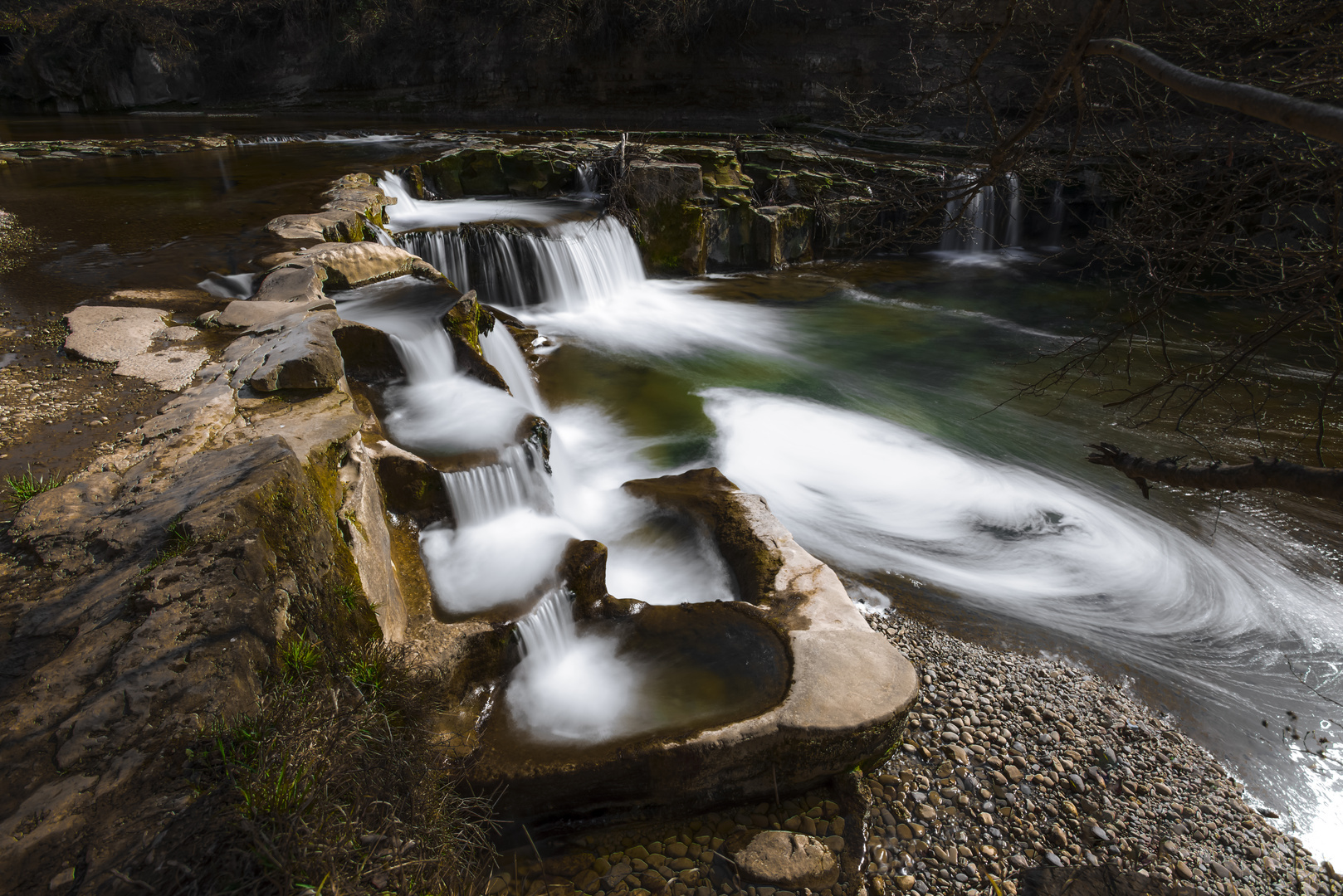 Kleiner Kaskaden-Wasserfall in der Schweiz Foto & Bild | landschaft ...