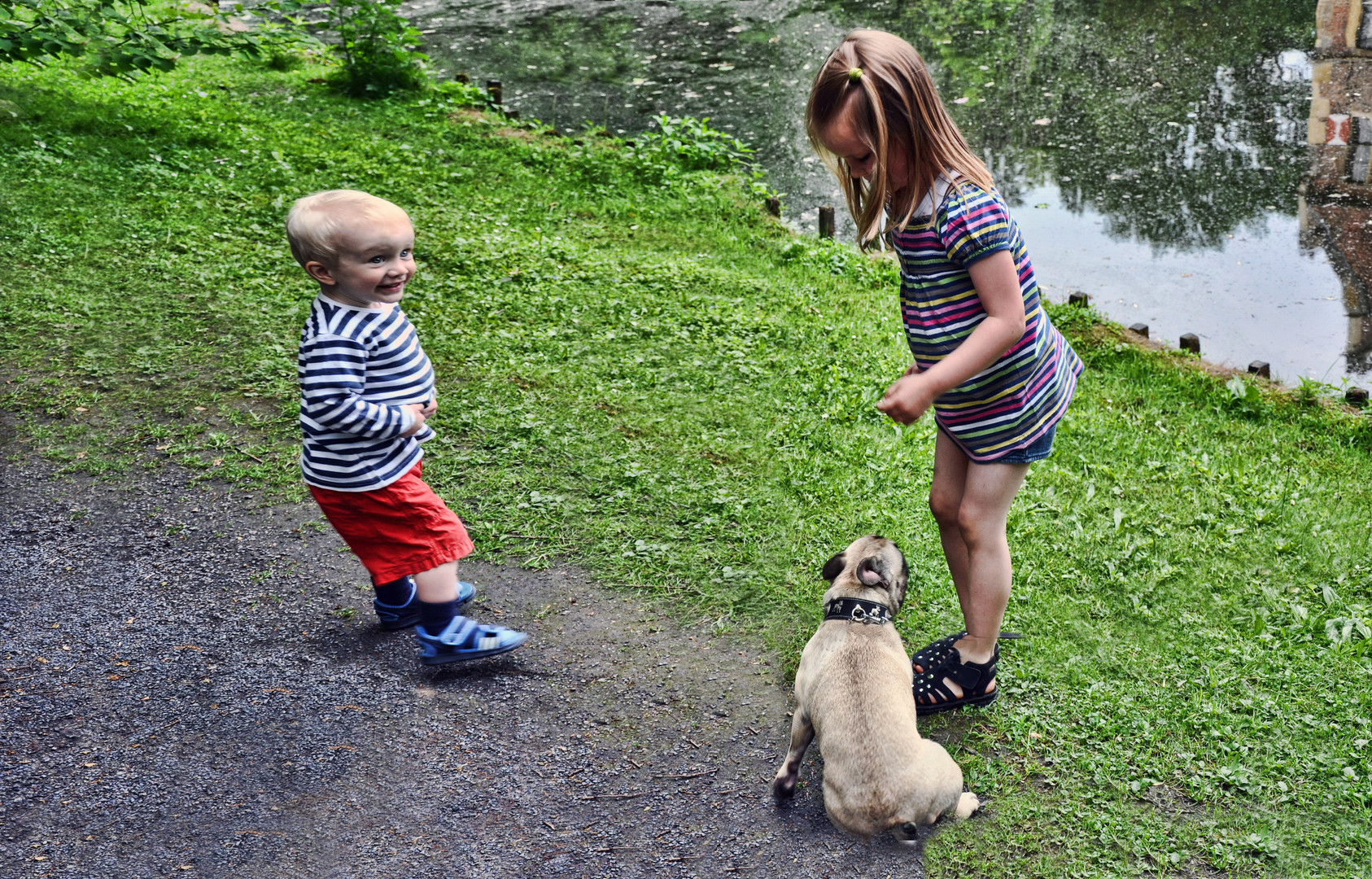 Kleinkinder - Beißt der ? - Foto & Bild | outdoor, natur, landschaft ...