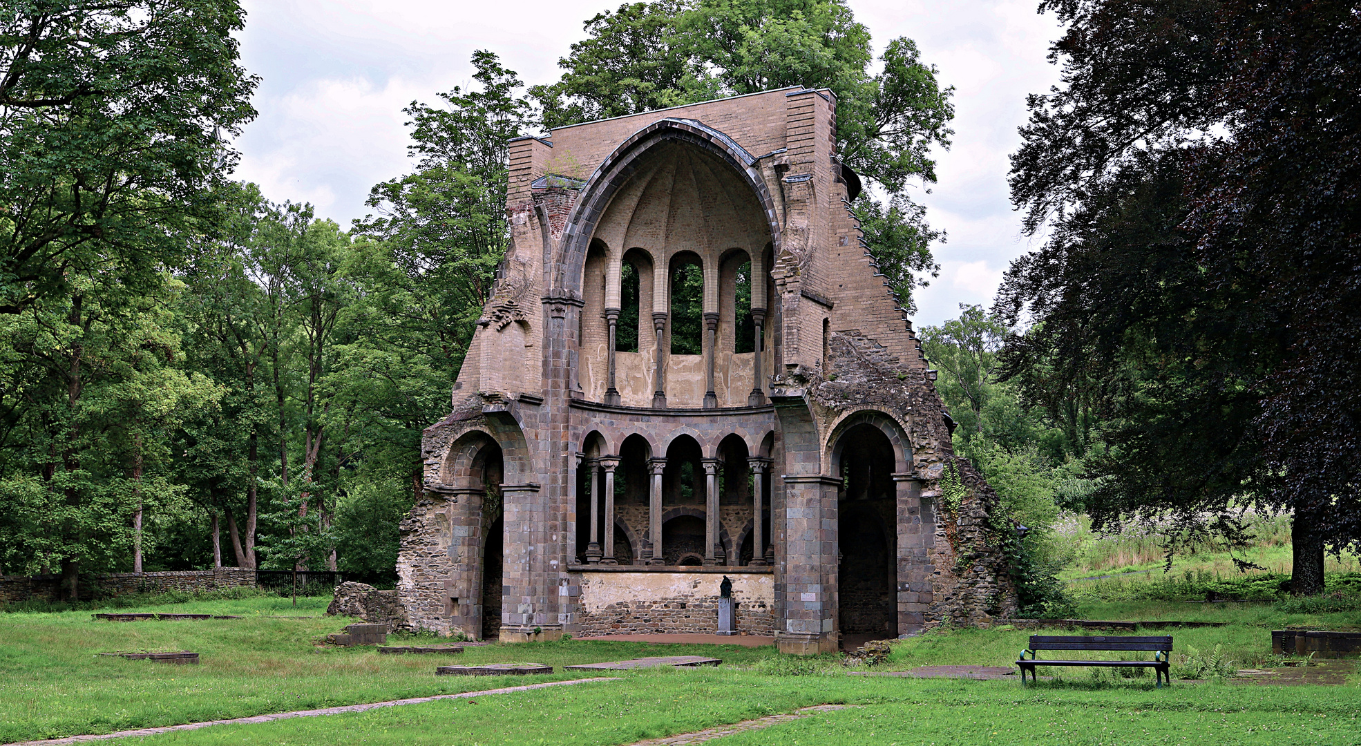 Kloster Heisterbach - Vordere Ansicht Foto & Bild | architektur, sakralbauten, klöster Bilder ...