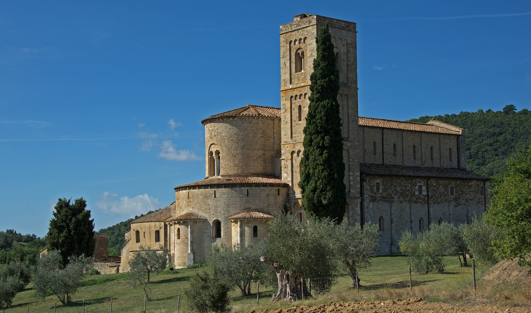 Kloster San Antimo in der Toscana Foto & Bild | architektur ...