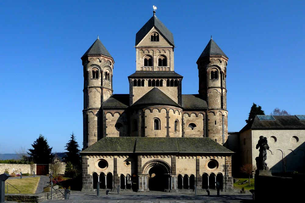 Klosterkirche Maria Laach am Laacher See in der Eifel Foto & Bild ...
