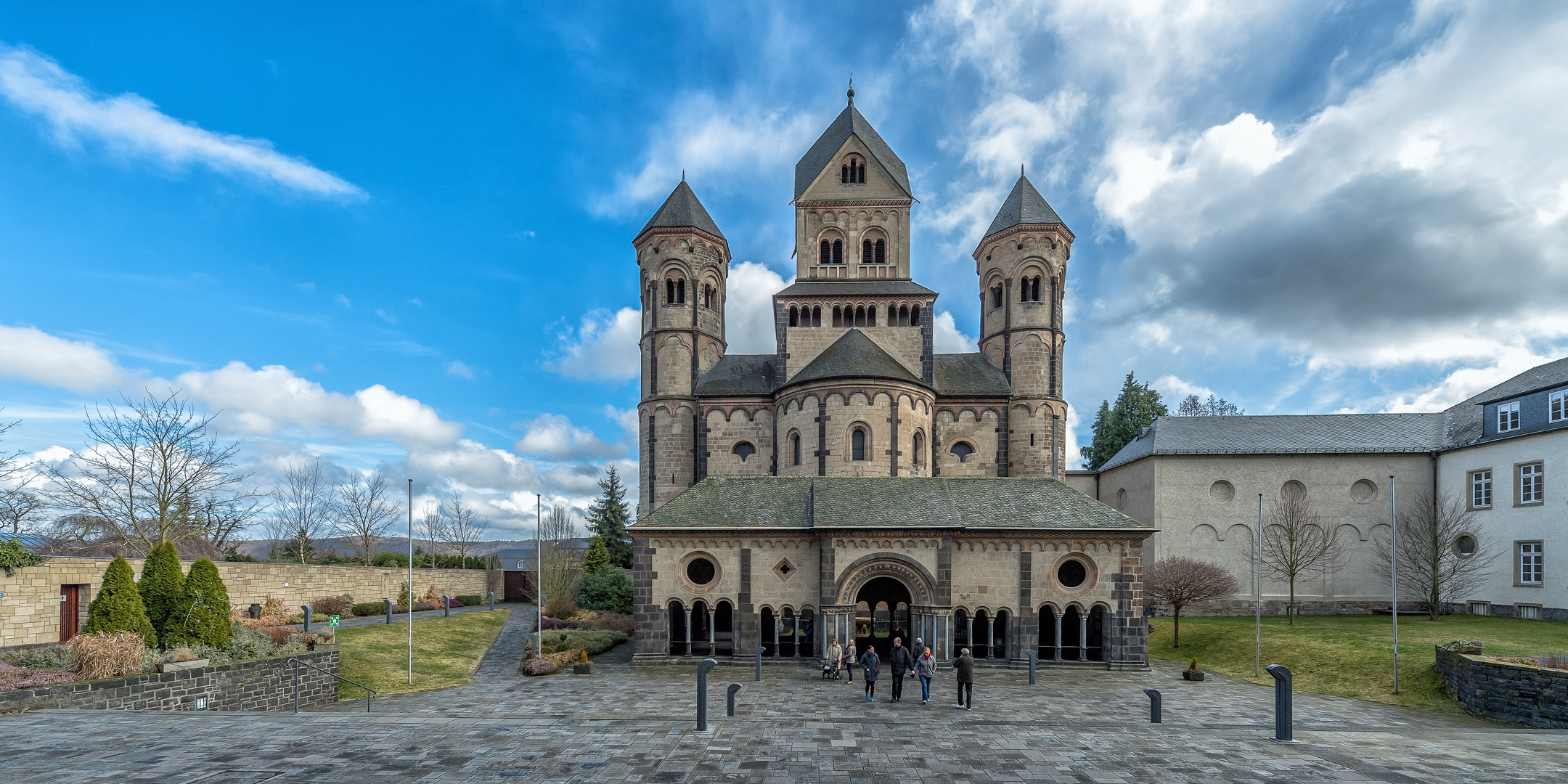Klosterkirche Maria Laach Foto & Bild | kirche, kloster, kirchen Bilder ...