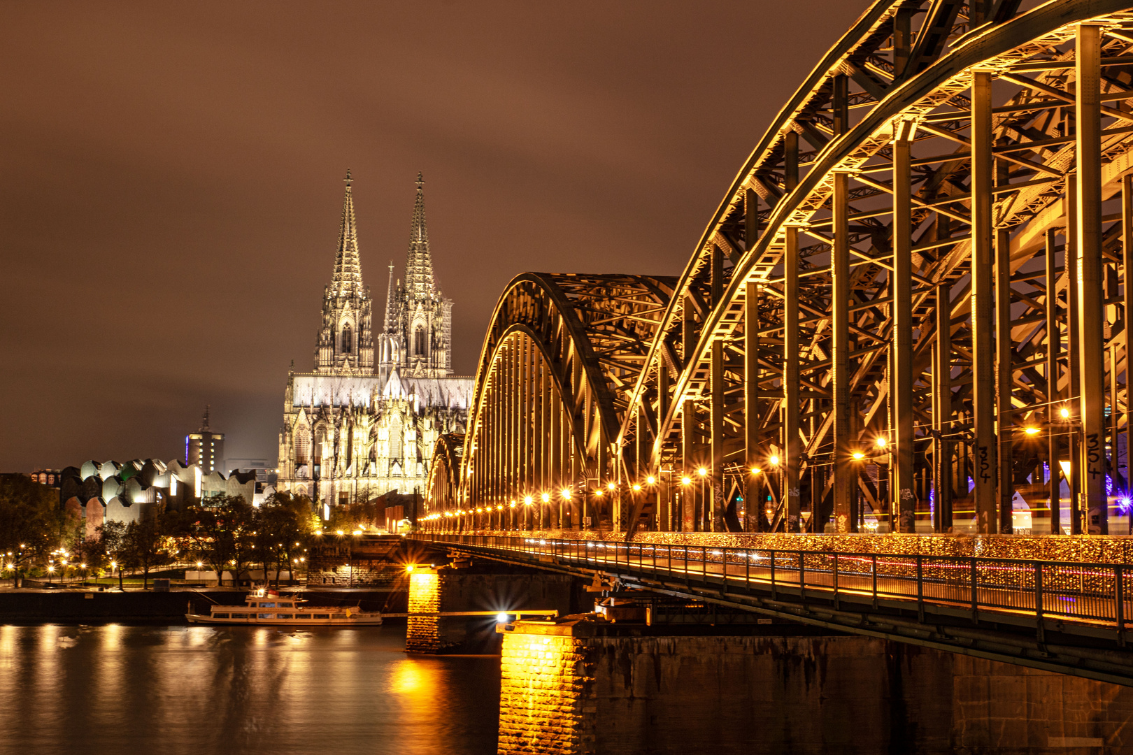 **KÖLNER DOM MIT HOHENZOLLERNBRÜCKE** Foto & Bild | architektur ...