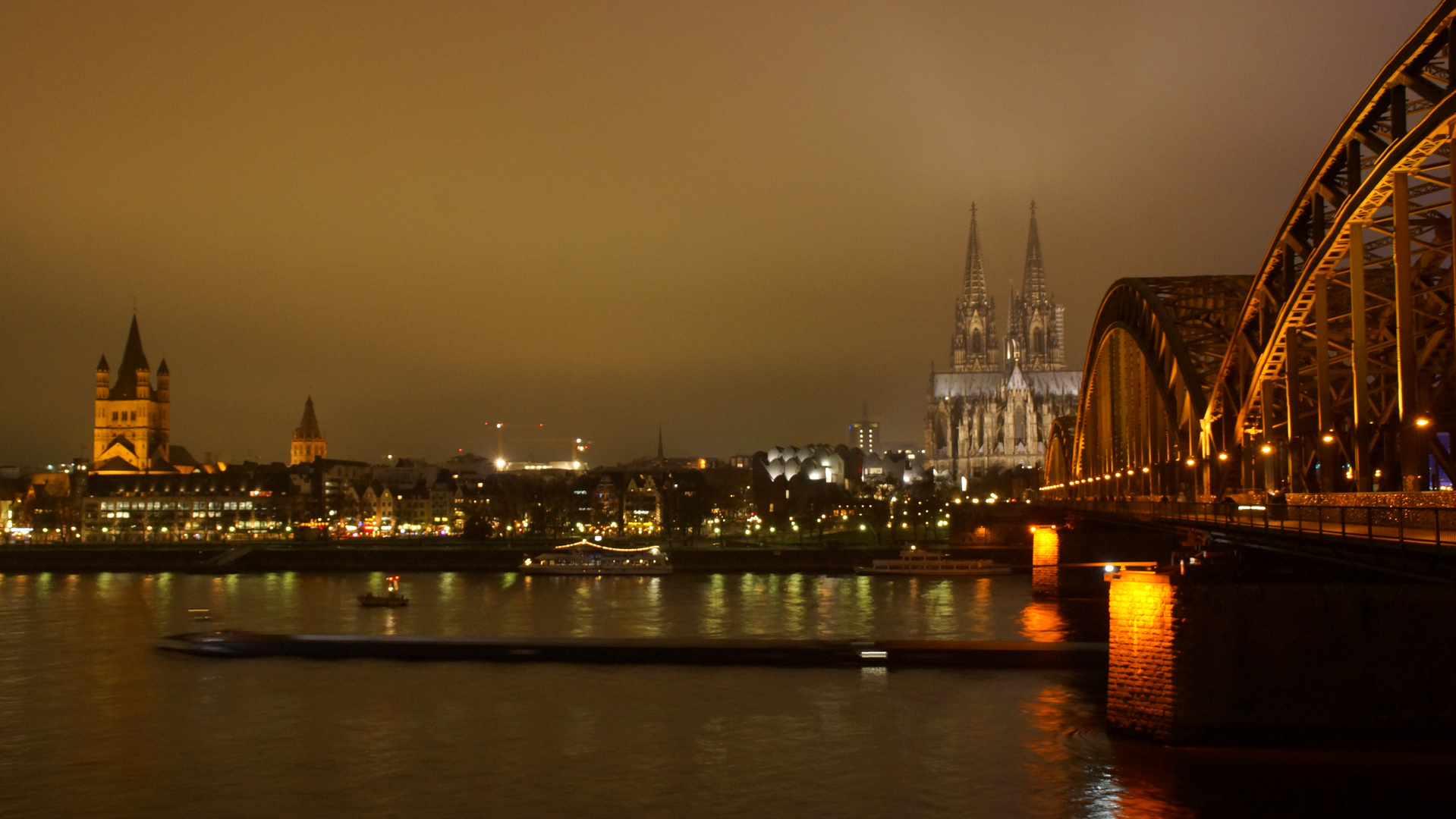 Kölner Dom und Altstadt bei Nacht Foto & Bild | architektur ...