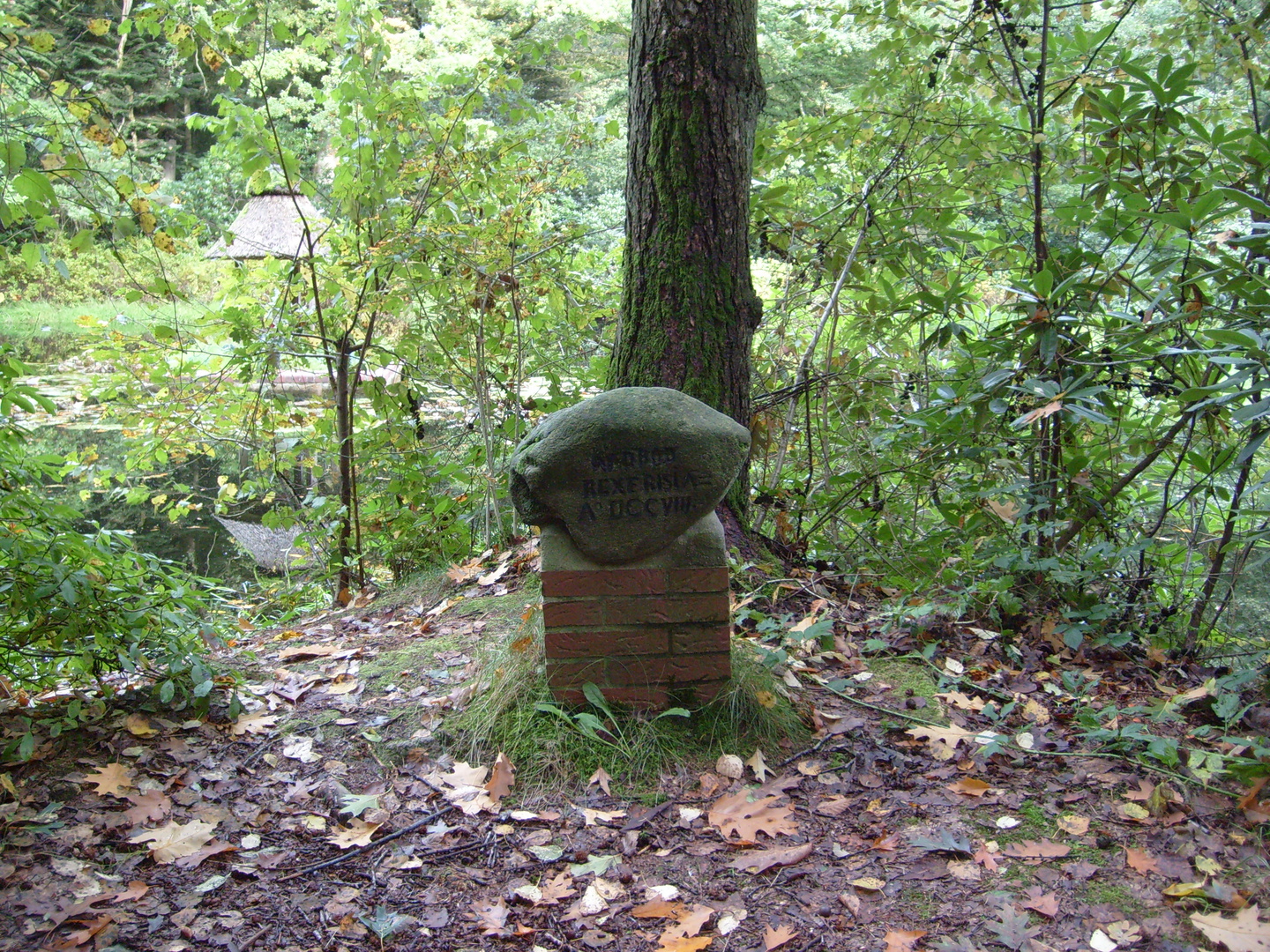 König Radbod Denkmal im Berumerfehner Wald Foto & Bild | deutschland ...