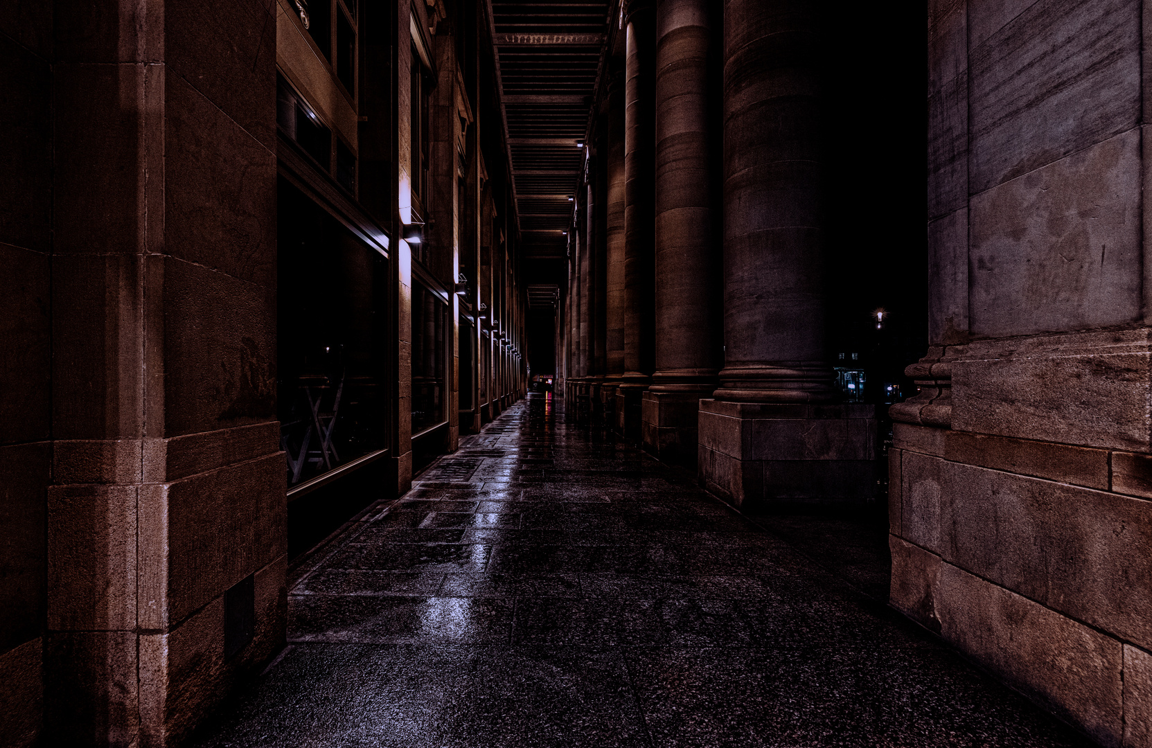 Kolonnade in der Nacht Foto & Bild | architektur, architektur bei nacht ...