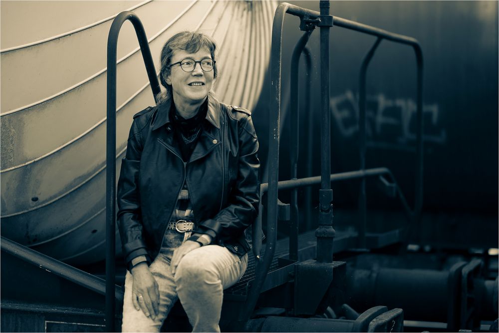 Kommt der Schaffner? Foto & Bild | outdoor, portrait, bahn Bilder auf ...