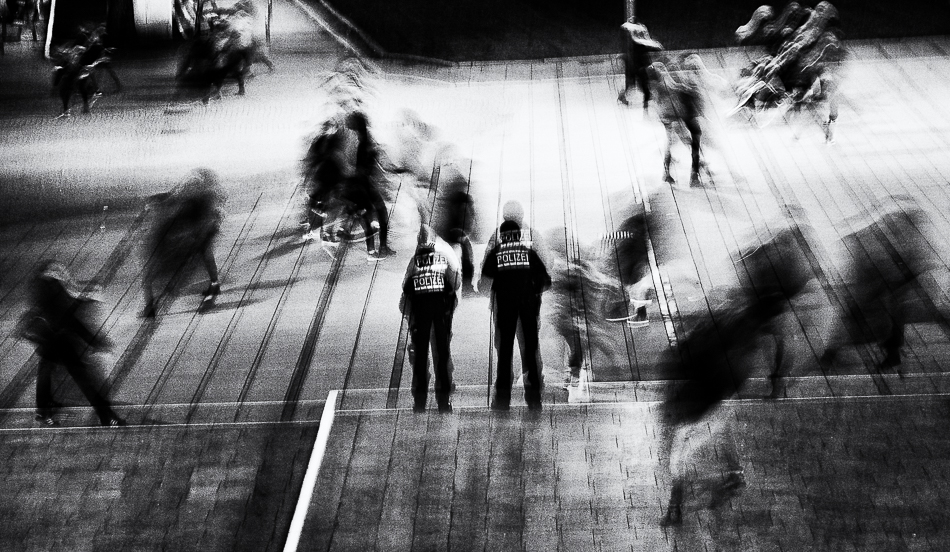 Kontrollverlust Foto & Bild | streetfotografie mit menschen, kommunikation; grafik; szenen ...