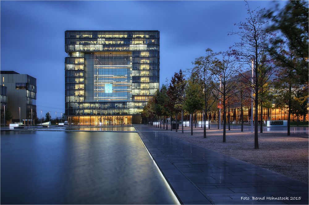 Konzernzentrale der Thyssen Krupp ... Foto & Bild | architektur, architektur bei nacht, die welt ...