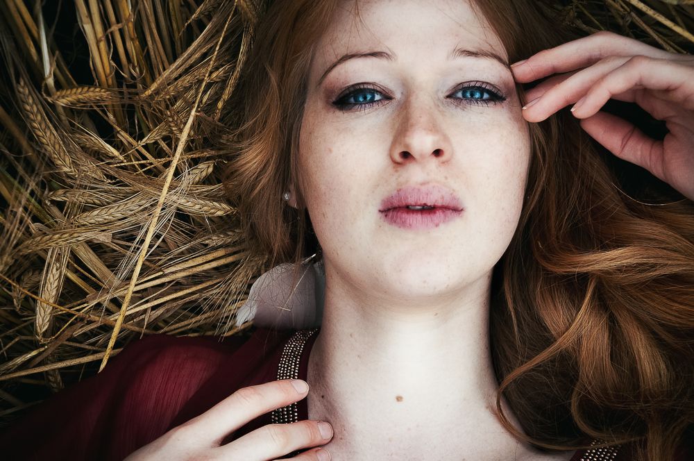 Kornfeld Foto & Bild | red, outdoor, female Bilder auf fotocommunity