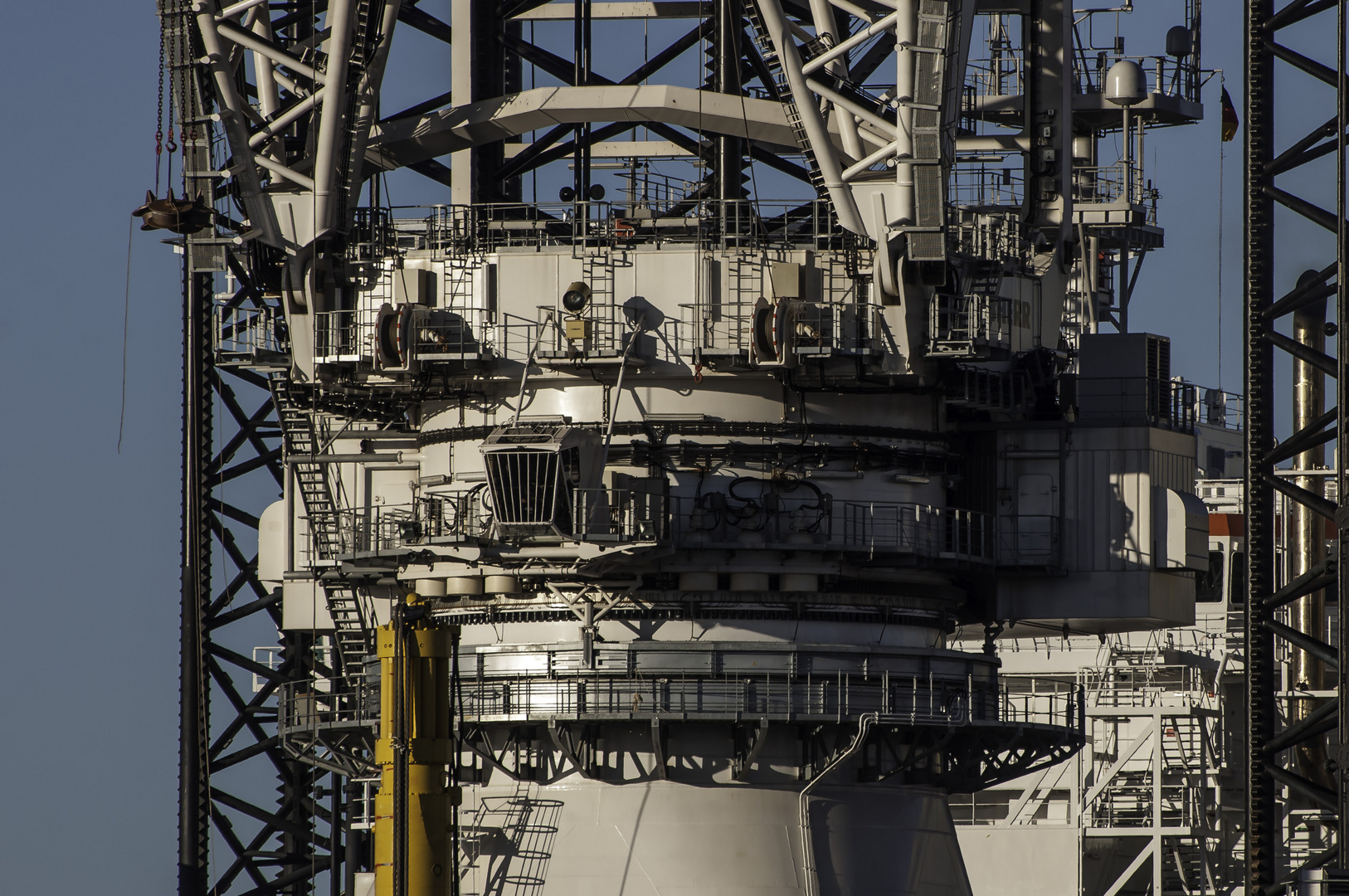 Kran eines Hubschiffes Foto & Bild | industrie und technik, technik ...