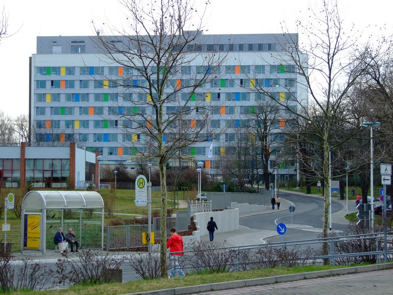 Krankenhaus Riesa mit neuer Zufahrt. Foto & Bild | architektur ...
